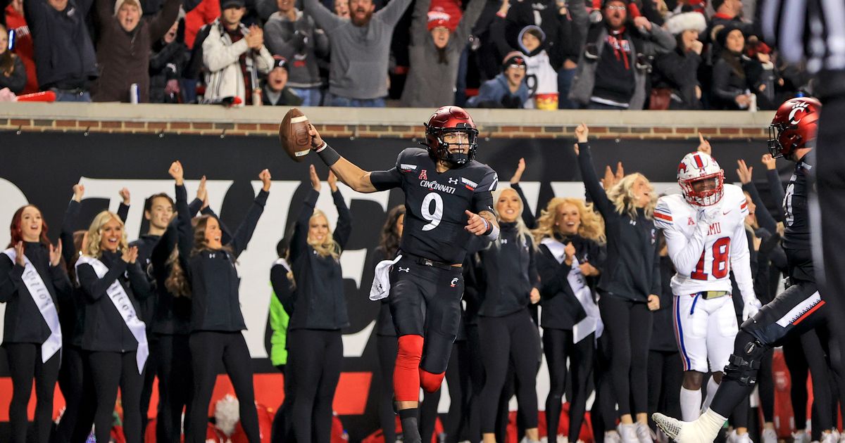 Cincinnati moves into College Football Playoff position | The Seattle Times