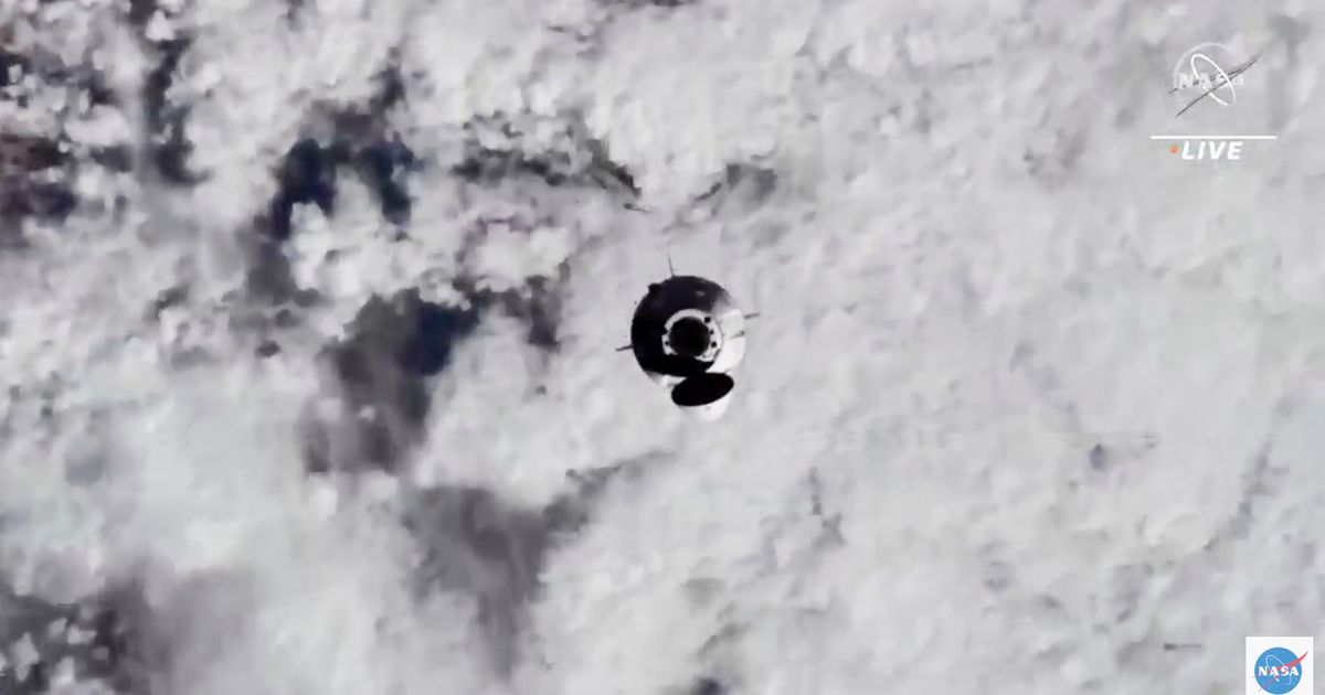 SpaceX delivers new crew of 4 to station, ‘glorious sight’ | The ...