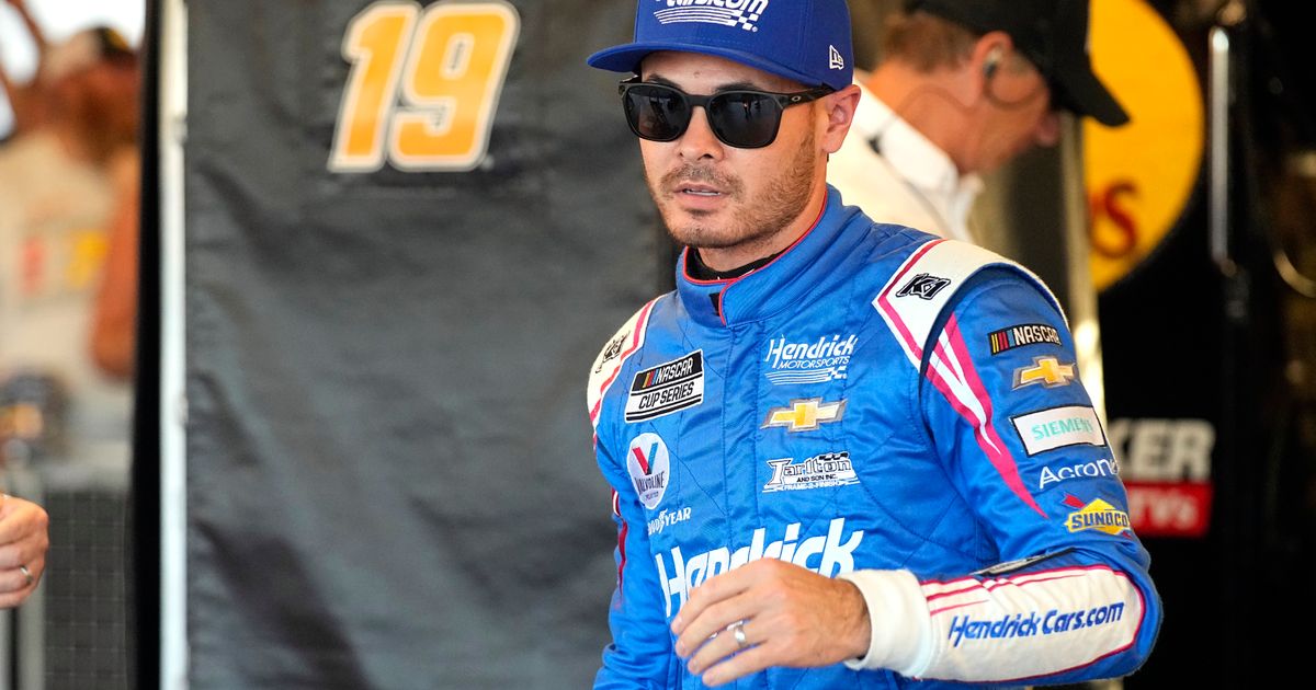 Larson tops teammate Elliott for NASCAR championship pole | The Seattle ...