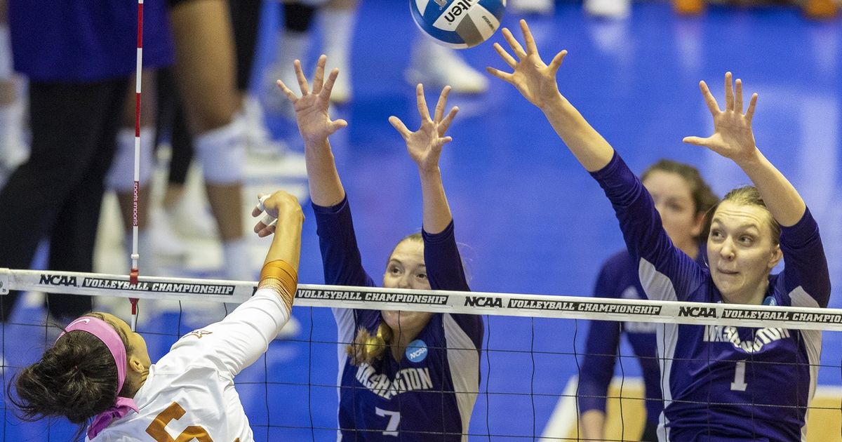 Washington volleyball can’t complete upset of Texas; Huskies’ season ...