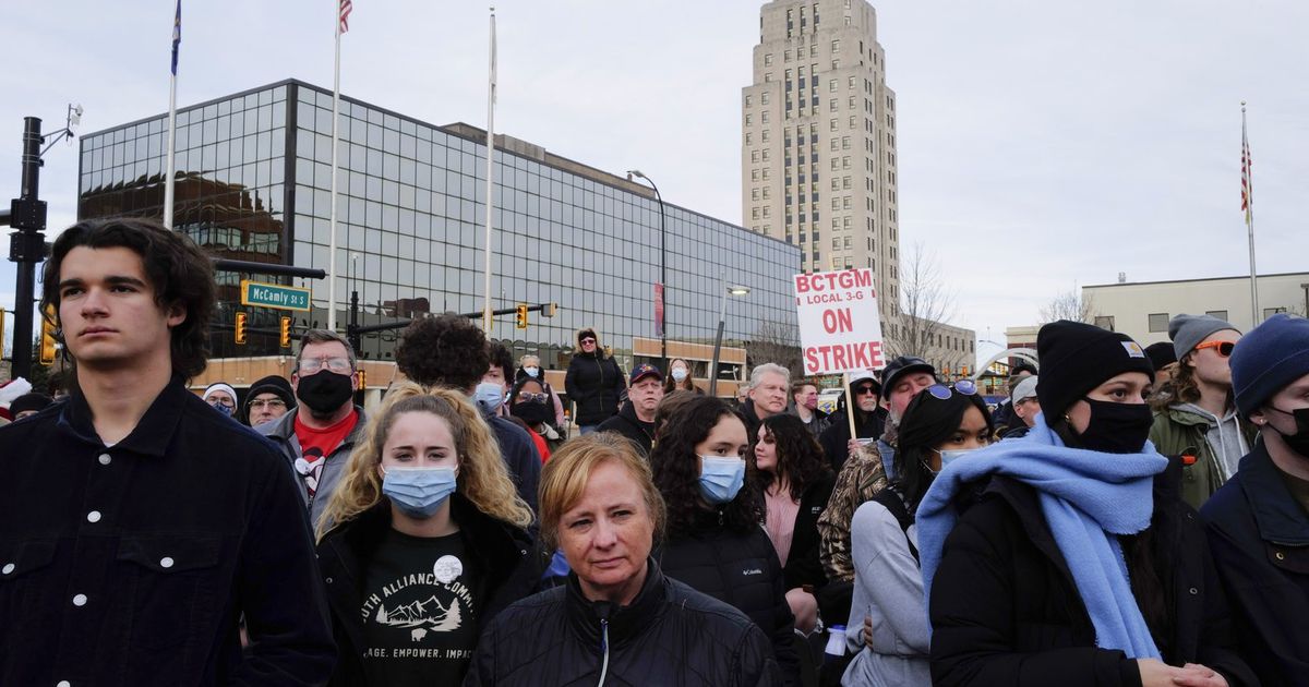 Strike at Kellogg comes to a close; workers to return Monday | The ...