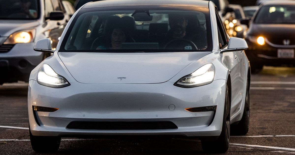 Tesla recalling more than 475,000 cars over two defects | The Seattle Times