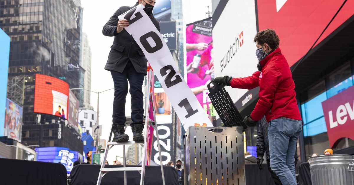 Times Square show will go on despite virus surge, mayor says | The ...