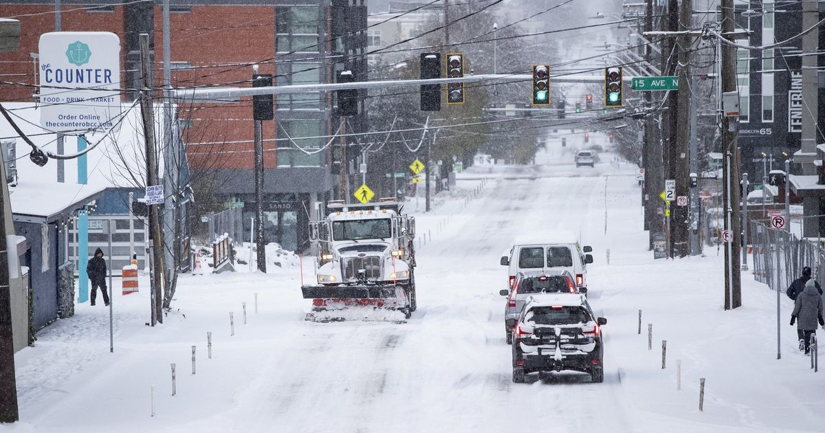 Heavy snow blankets the Puget Sound region, with temps expected to drop ...