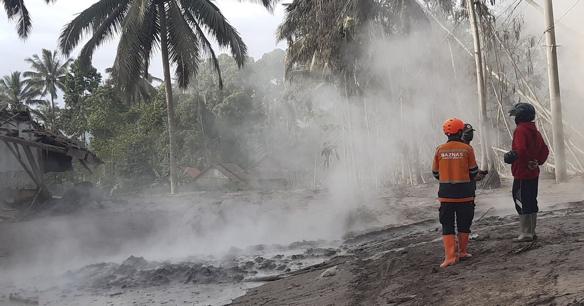 Death toll rises to 13 in Indonesia volcano eruption | The Seattle Times