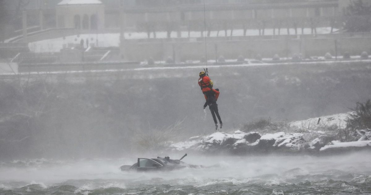 Coast Guard swimmer pulls body from car above Niagara Falls | The ...