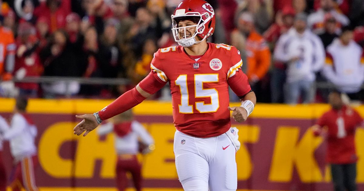 Mahomes among 5 champions recognized for sportsmanship | The Seattle Times