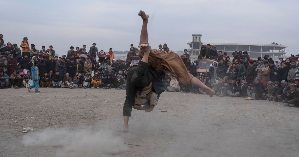 Traditional wrestling continues as a Friday fixture in Kabul | The ...