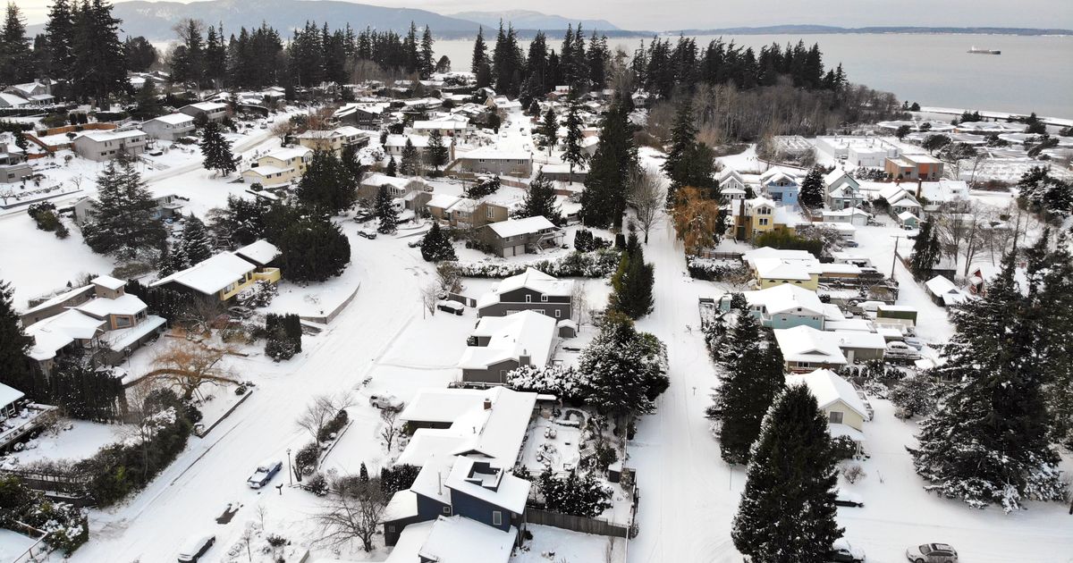 Southern storms damage homes, buildings, power lines | The Seattle Times