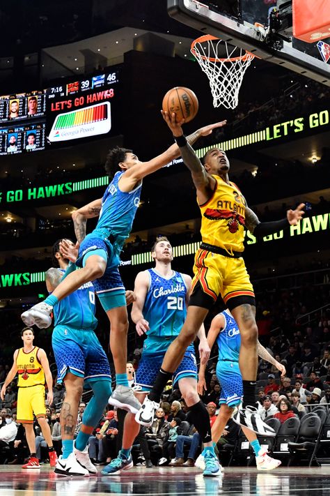 Short-handed Hornets lean on 3-pointers, top Hawks 130-127 | The ...