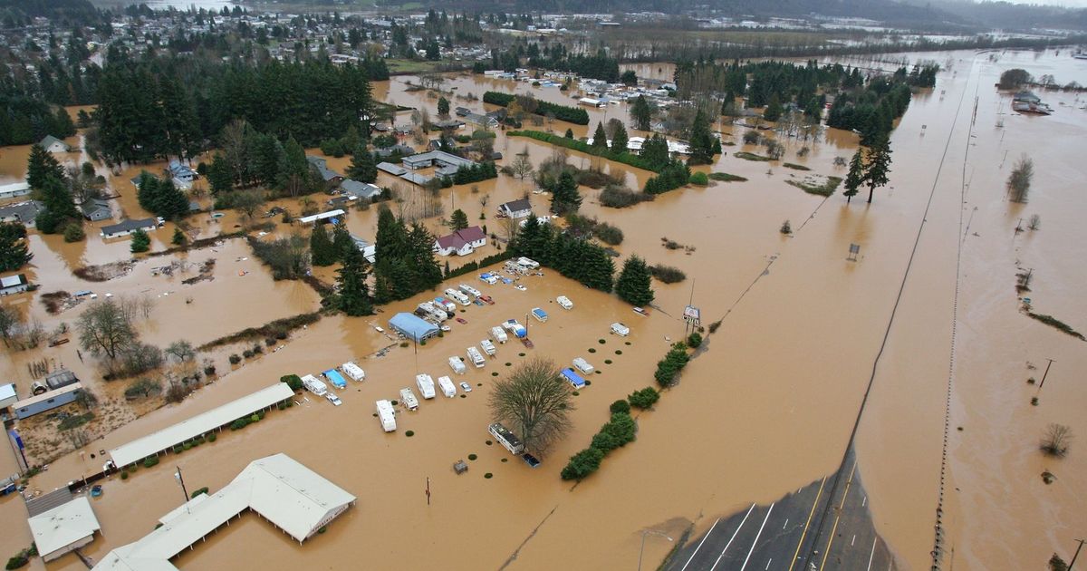 Residents fight to keep waters at bay in Chehalis area, where threat of ...