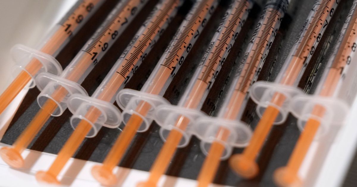 US gives full approval to Moderna’s COVID-19 vaccine | The Seattle Times