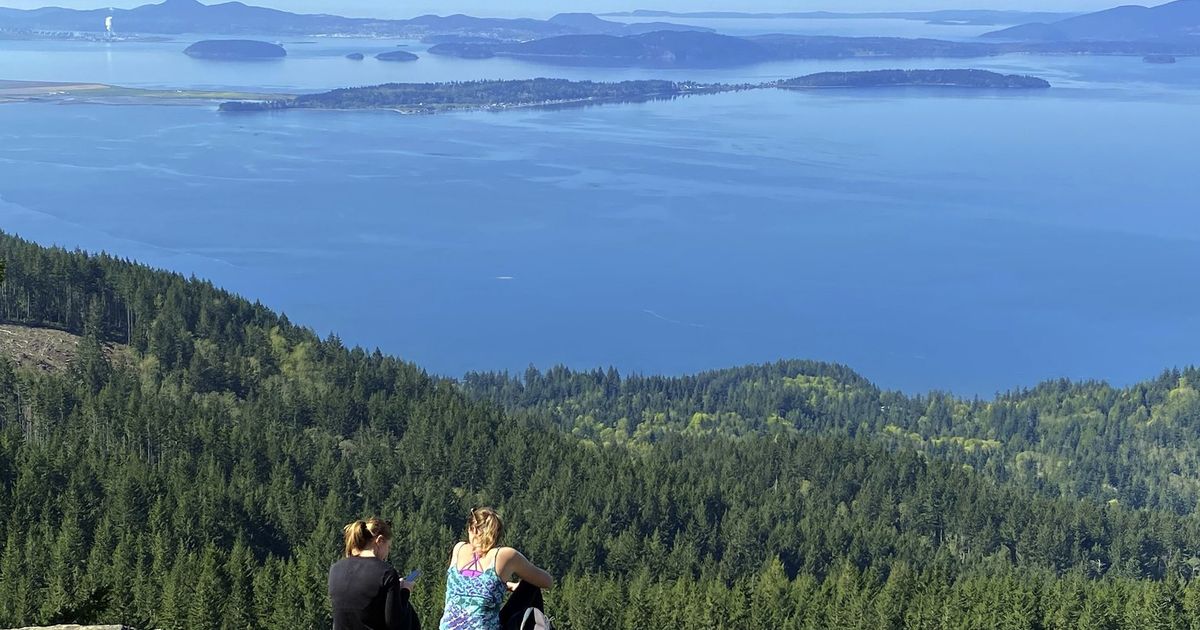 Another atmospheric river on the way to Seattle area, but a dry weekend ...