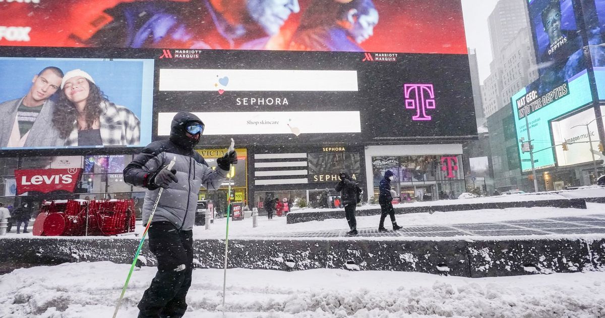 Blizzard buffets East Coast with deep snow, winds, flooding | The ...