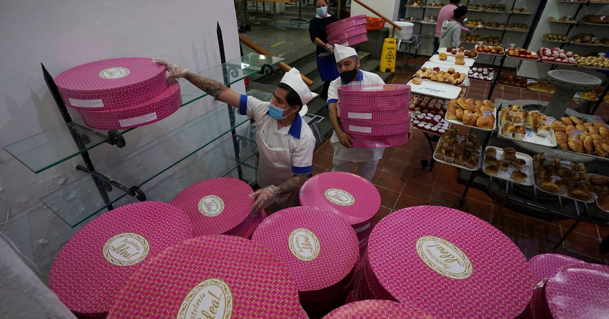 Mexicans continue tradition of king cakes | The Seattle Times