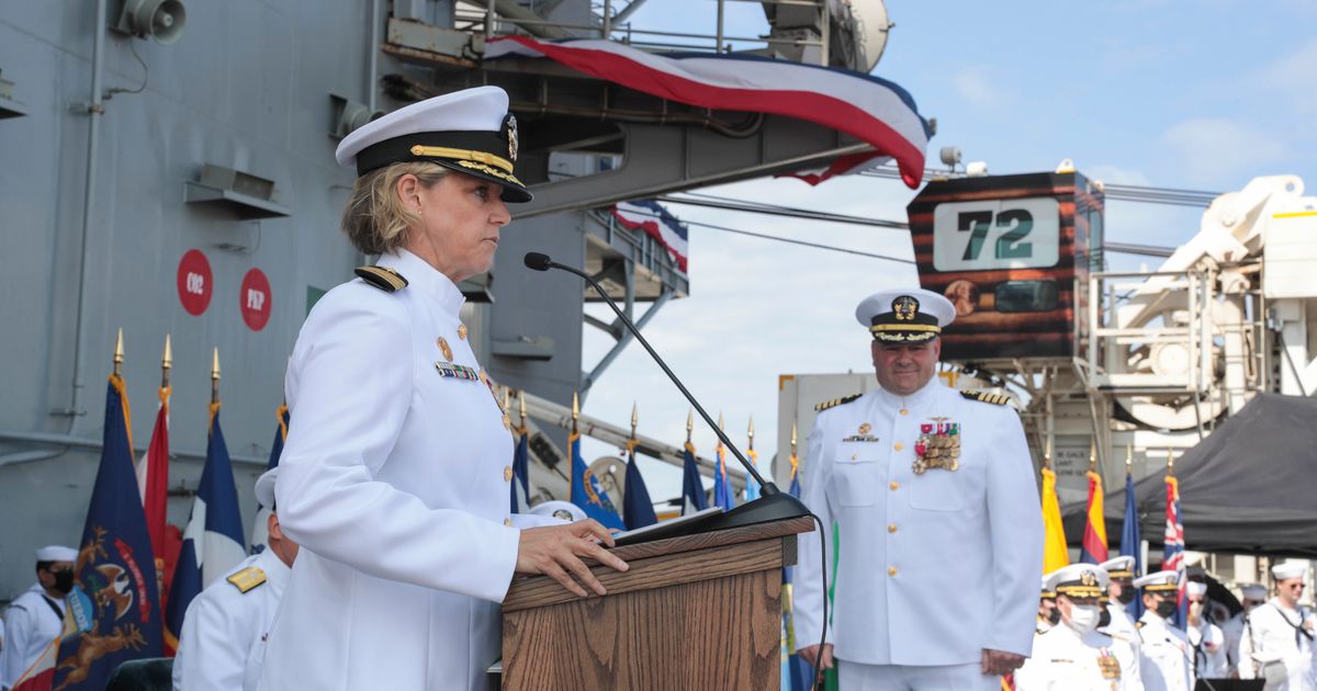 Navy captain becomes 1st woman to command US nuclear carrier | The ...
