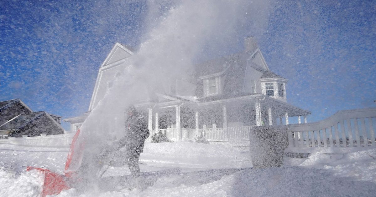 After the blizzard, the East Coast digs out under sunny sky | The ...