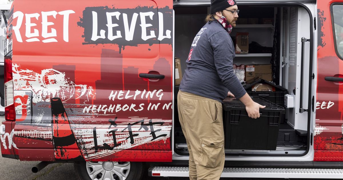 A King County caseworker-on-wheels brings housing to homeless people ...