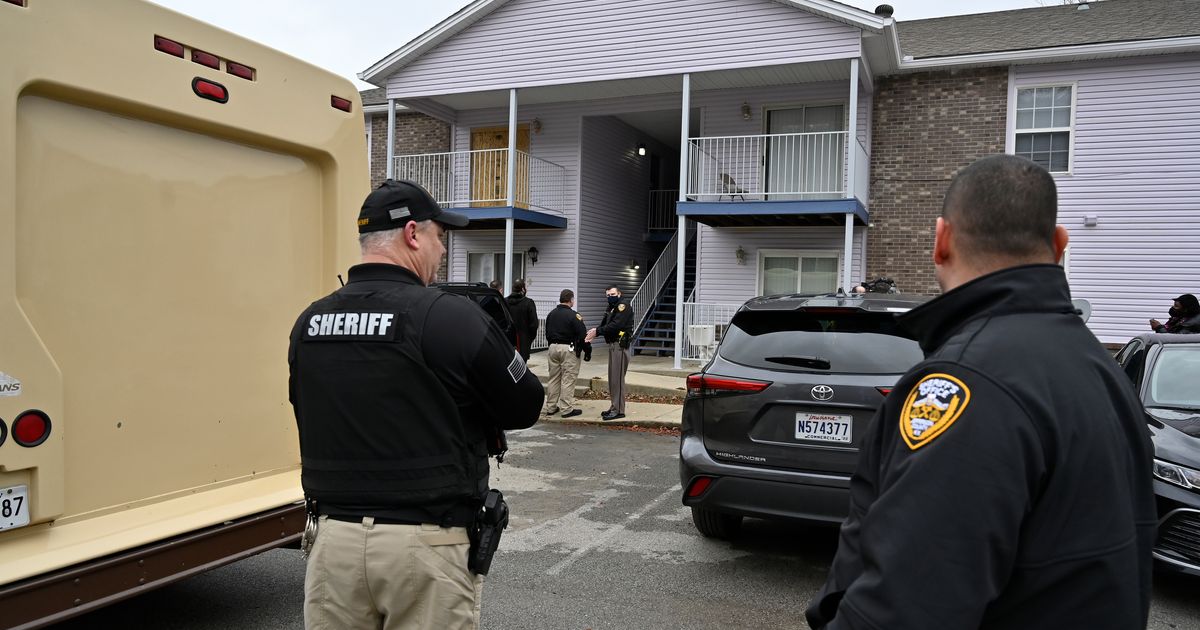 Jurors in ex-officer’s trial visit site of Taylor raid | The Seattle Times