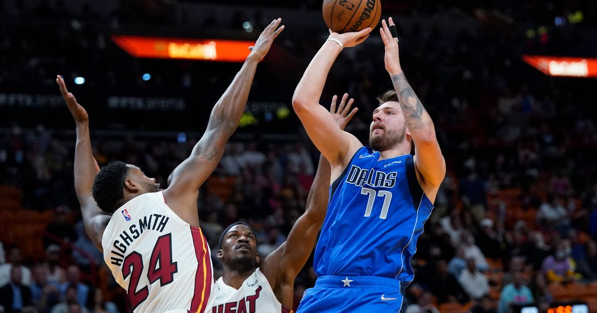 Five Mavericks score in double figures, snap Miami’s streak | The ...