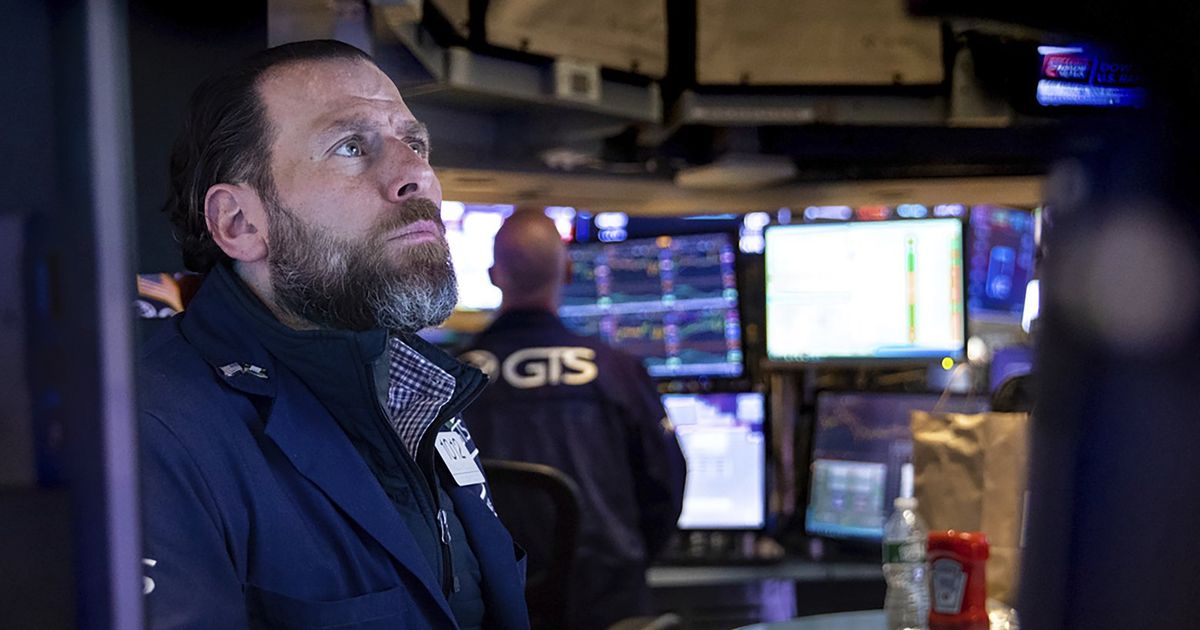 Stocks fall, oil tops $100 a barrel as Ukraine war rages | The Seattle ...