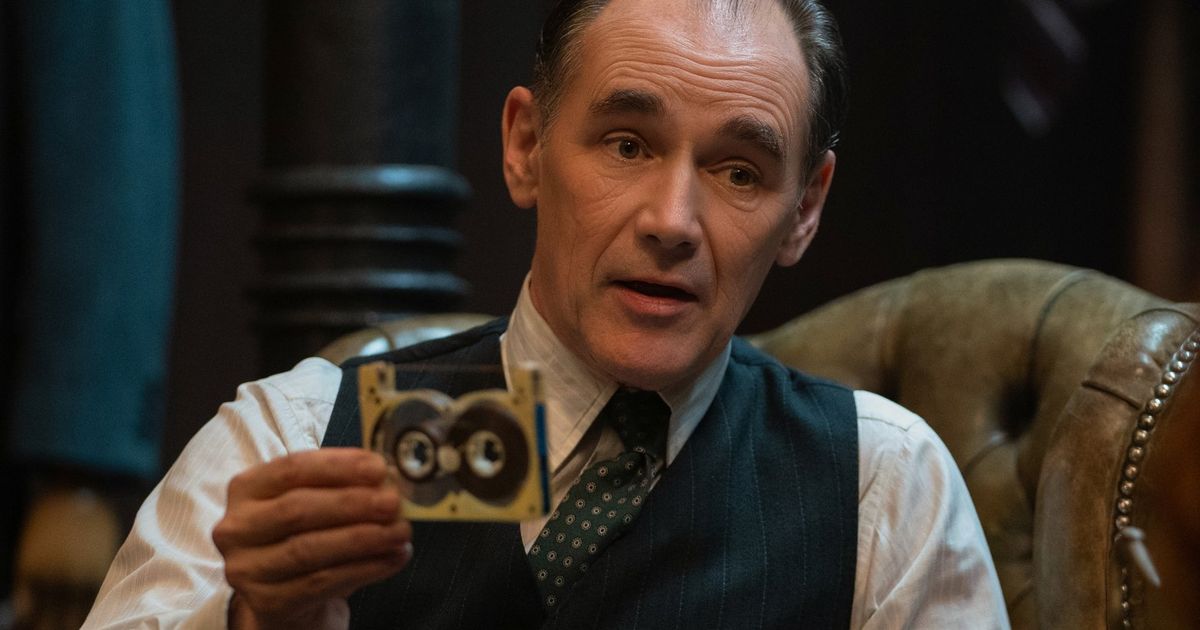 ‘The Outfit’ review: Mark Rylance is perfectly suited for this ...
