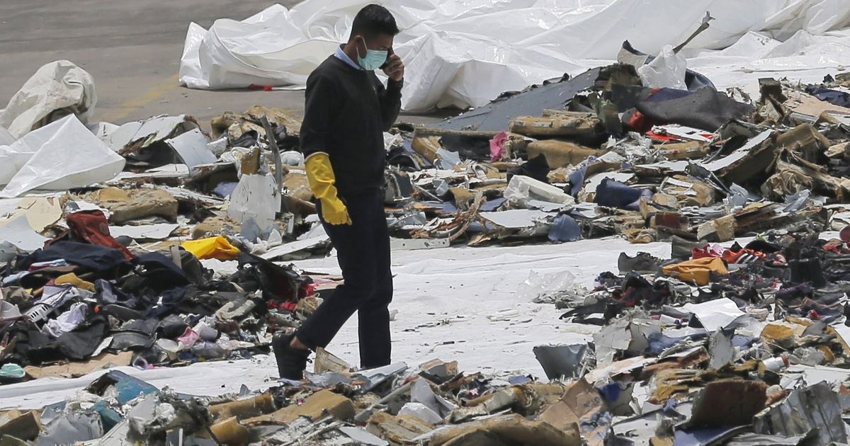 Why was the 737 MAX allowed to fly after the first deadly crash? | The ...