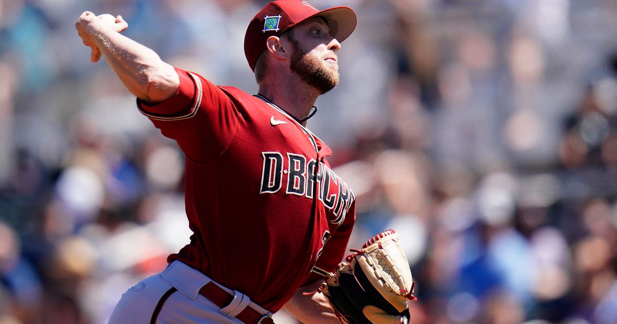 Kelly signs $18 million, 2-year deal with Diamondbacks | The Seattle Times