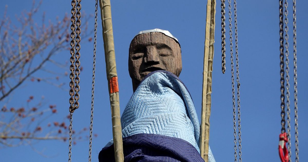‘Soul Pole’ rises again outside Central District library | The Seattle ...