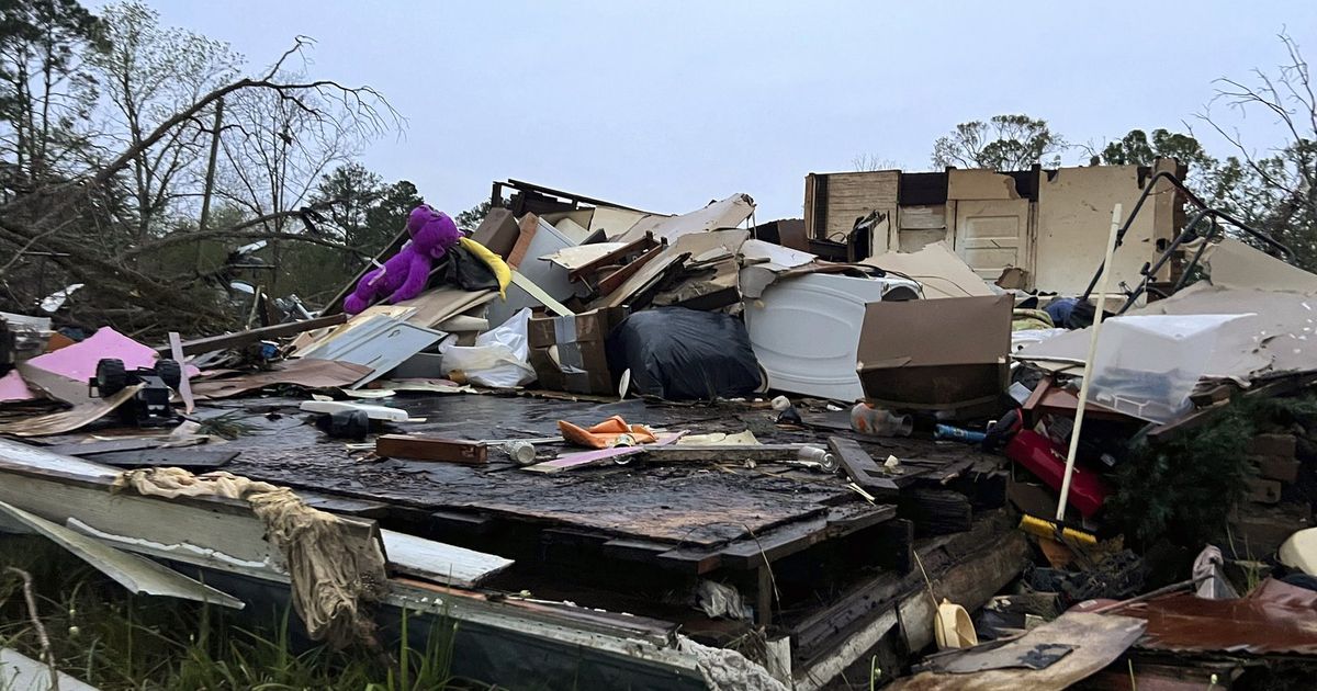 Residents clear storm debris as more severe weather looms | The Seattle ...