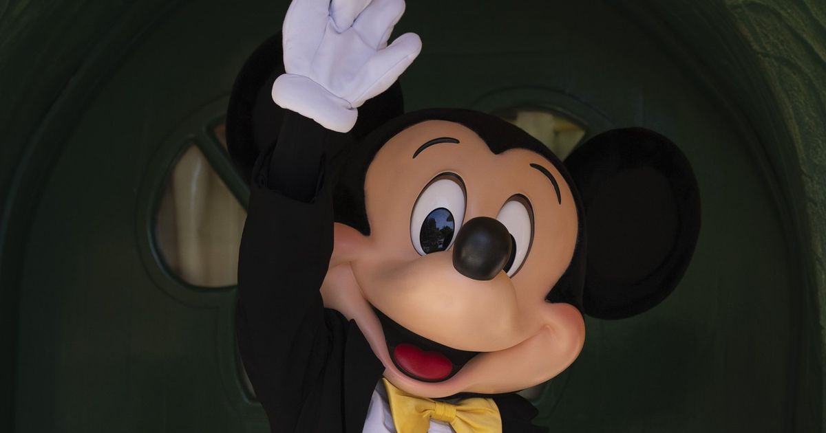 Mickey Mouse can start hugging again at Disney parks | The Seattle Times