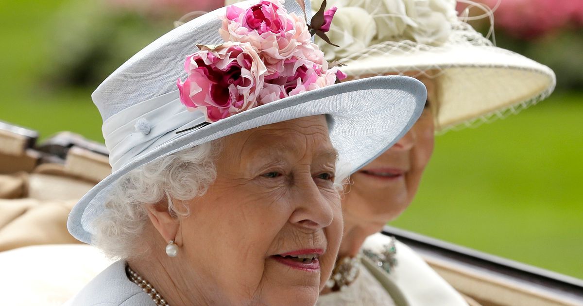 Queen Elizabeth II privately marks her 96th birthday | The Seattle Times