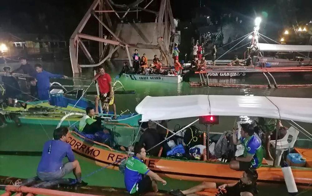 Traffic jam causes Philippine bridge to collapse, killing 4 | The ...