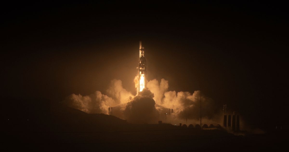 US intelligence satellite launched from California | The Seattle Times
