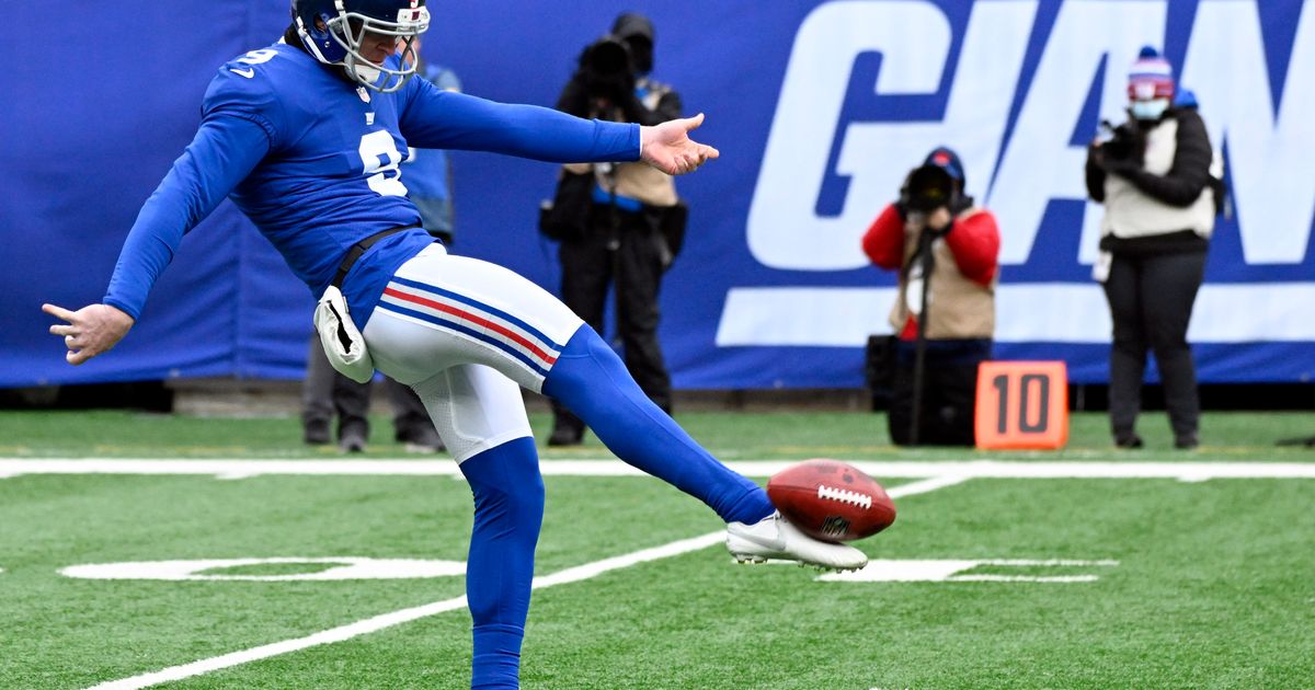 Los Angeles Rams sign former Giants punter Riley Dixon | The Seattle Times