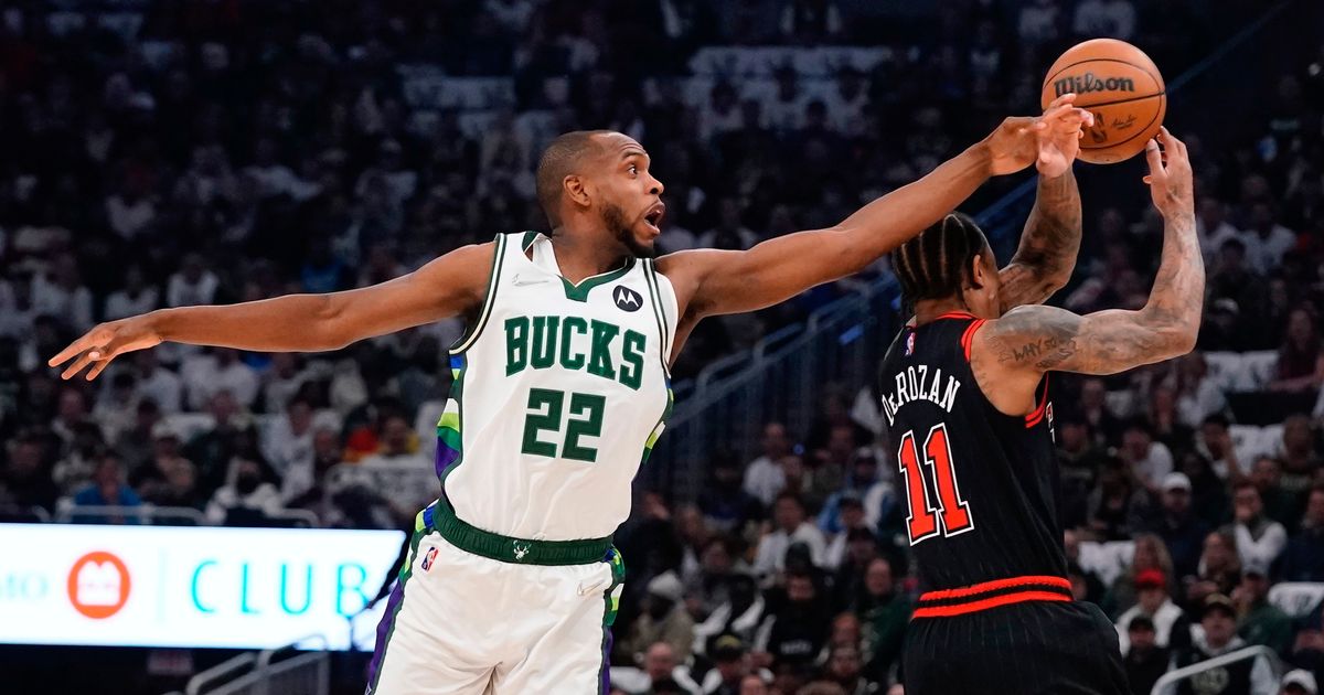 Bucks’ Middleton out at least 2 weeks with knee injury | The Seattle Times
