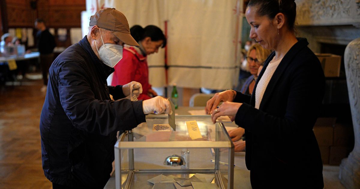 EXPLAINER: How France’s old-school voting system works | The Seattle Times