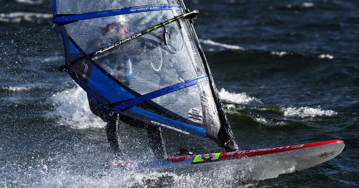 Windsurfing race in Bellevue a battle | The Seattle Times
