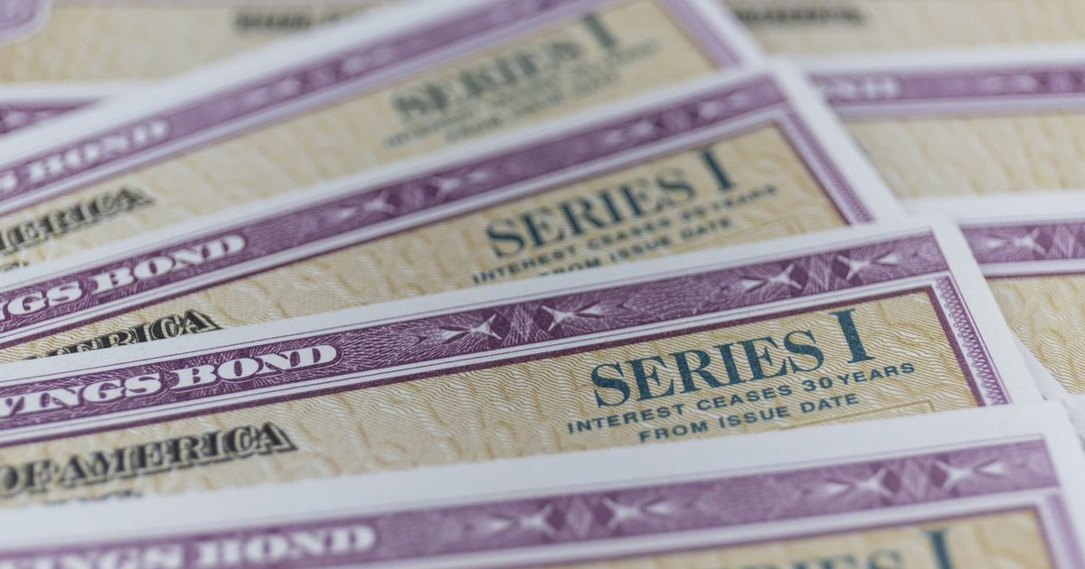 Series I bond rates fall to still-high 6.89% ⁠— here’s how to buy them ...