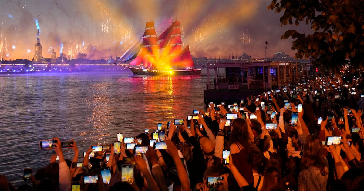 AP PHOTOS: Crowds celebrate St. Petersburg graduate gala | The Seattle ...