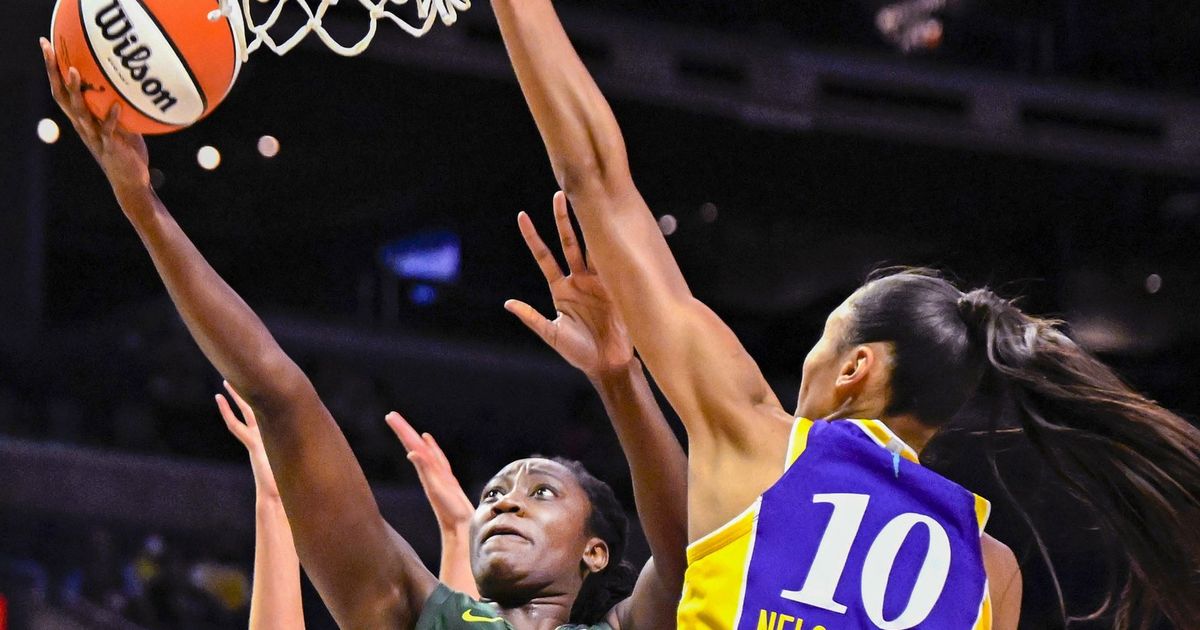 Storm shoot team-record 64.6% to crush Los Angeles by 37 points and ...