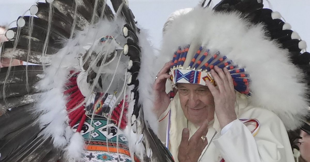 Pope in headdress stirs deep emotions in Indian Country | The Seattle Times