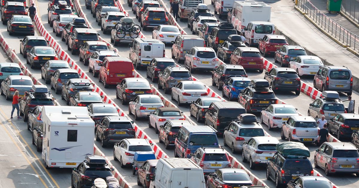 Painful weekend of border delays from UK into France | The Seattle Times