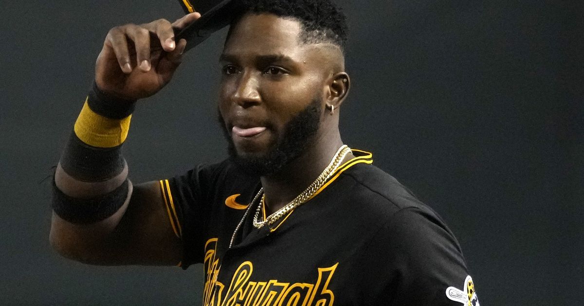 Rodolfo Castro’s on-field MLB phone flub a relatable moment | The ...