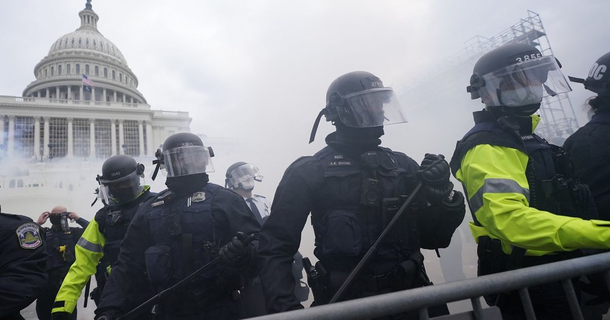 FBI: 5 militia members charged with storming Capitol | The Seattle Times