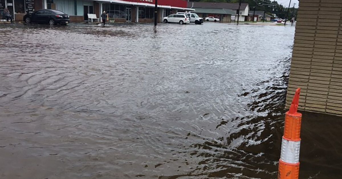 Rapid rainfall floods buildings and highways in Deep South | The ...