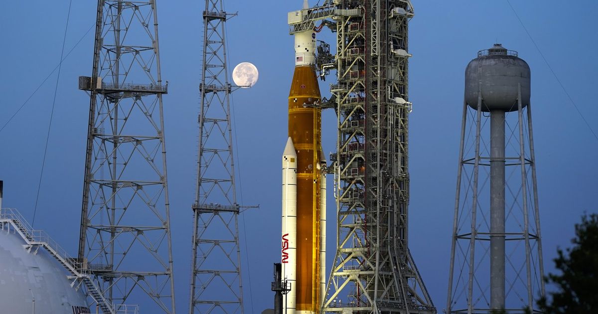 NASA scrubs launch of new moon rocket after engine problem | The ...