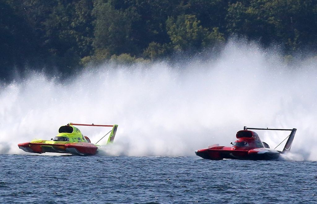 The family Strong disrupts unlimited hydroplane racing with two boats ...