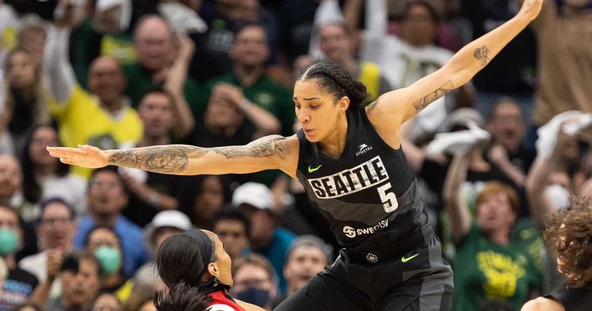 Photos: WNBA Semifinal Game 4 – Aces at Storm | The Seattle Times