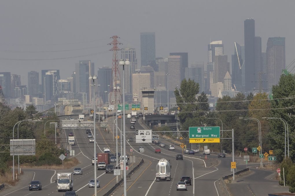 Smoke pours into Seattle area, air quality plummets | The Seattle Times